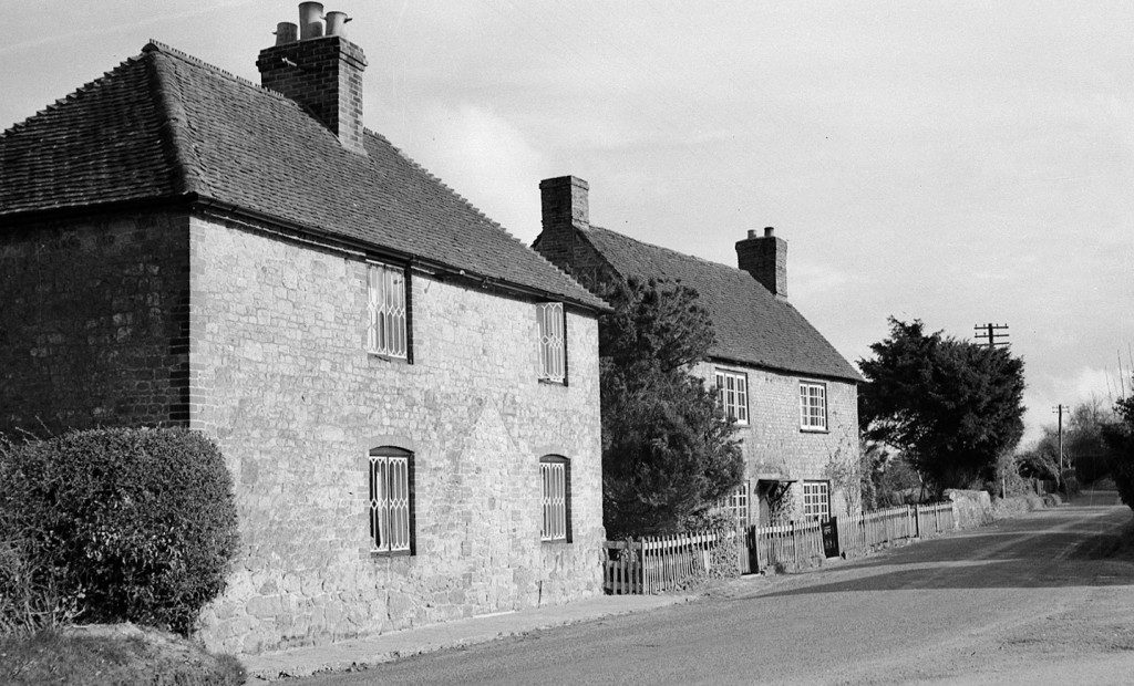 Myrtle Cottage & Holliers 1948 | Lodsworth Heritage Society